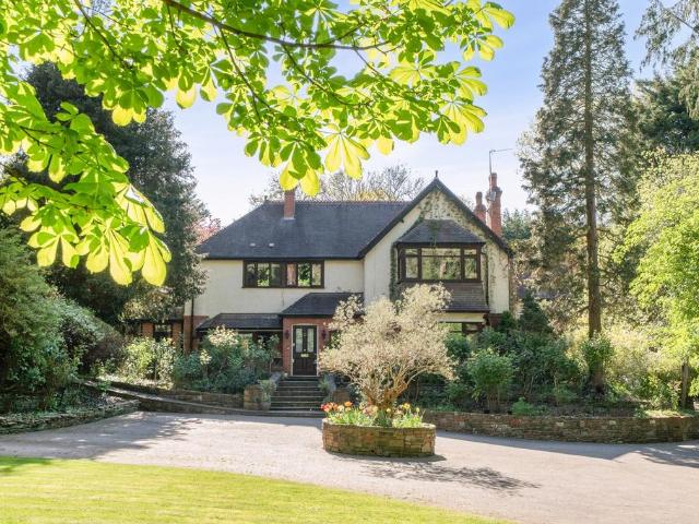 5 bedroom detached house for sale