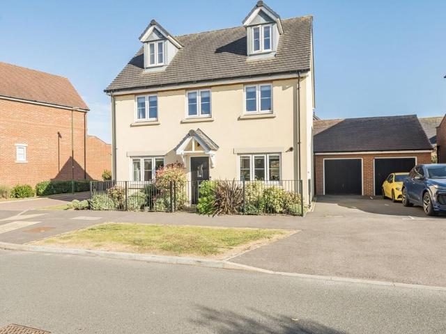 5 bedroom detached house for sale