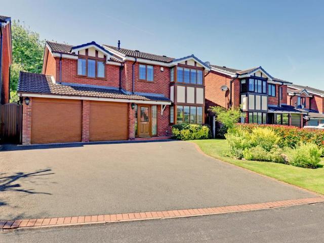 5 bedroom detached house for sale