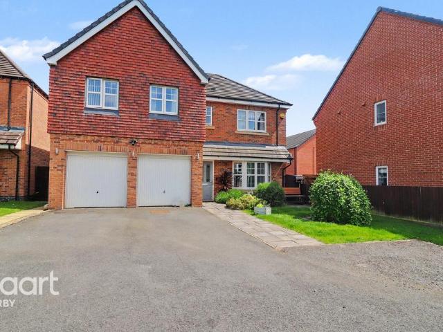 5 bedroom detached house for sale