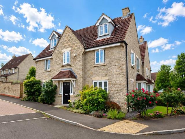 5 bedroom detached house for sale