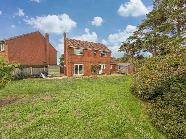 5 bedroom detached house for sale