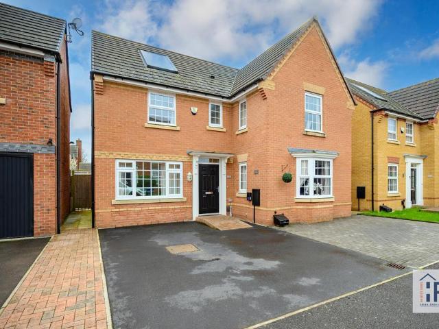 5 bedroom detached house for sale