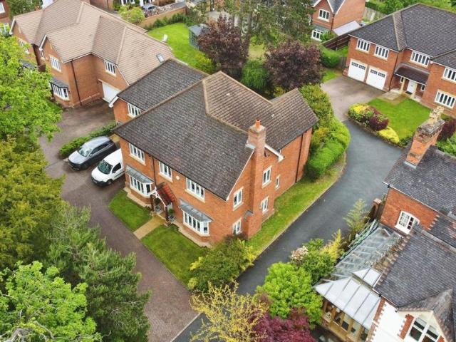 5 bedroom detached house for sale