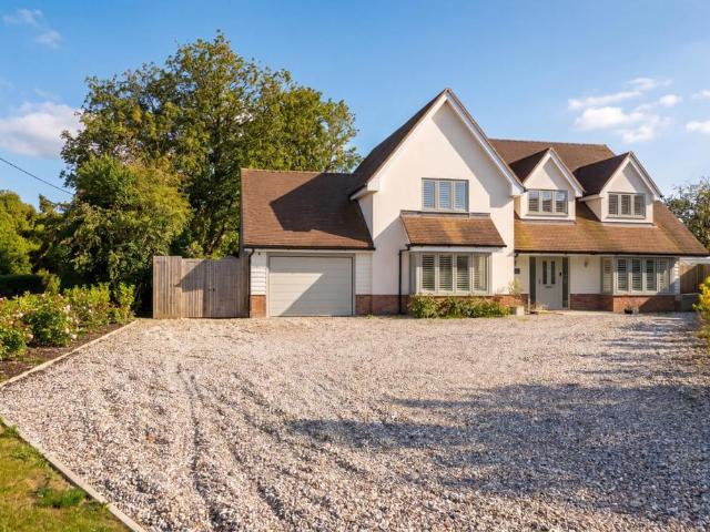 5 bedroom detached house for sale