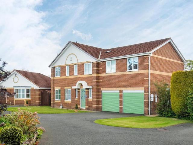5 bedroom detached house for sale
