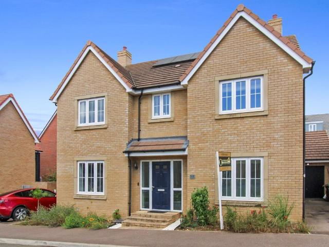 5 bedroom detached house for sale