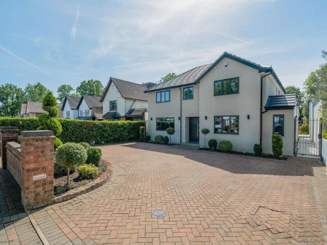 5 bedroom detached house for sale
