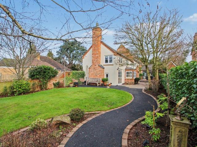 5 bedroom detached house for sale