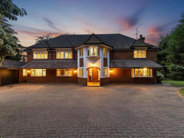 5 bedroom detached house for sale