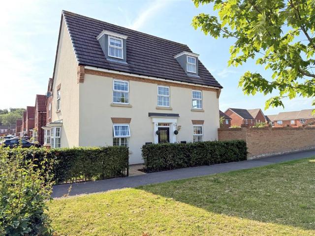 5 bedroom detached house for sale