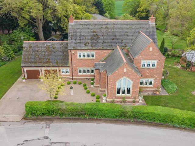5 bedroom detached house for sale