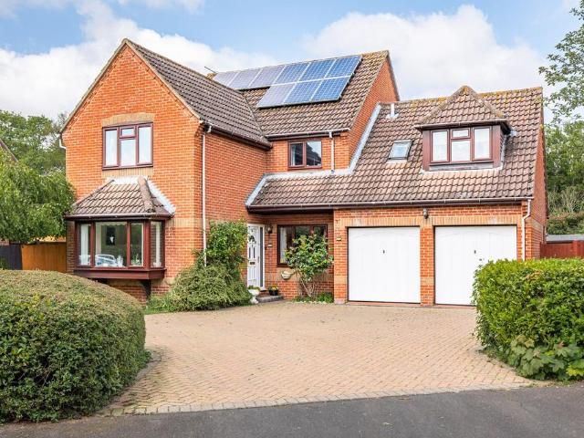5 bedroom detached house for sale
