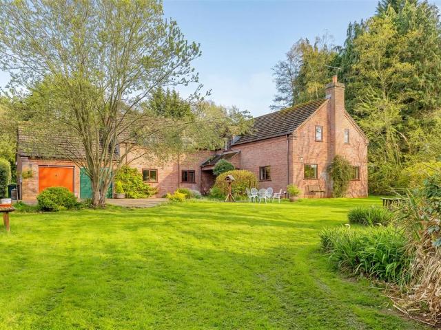 5 bedroom detached house for sale