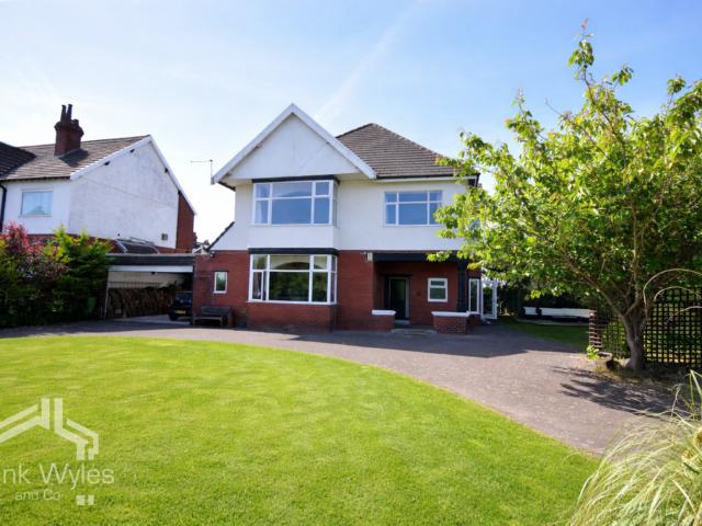 5 bedroom detached house for sale