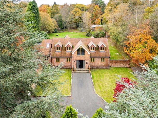 5 bedroom detached house for sale