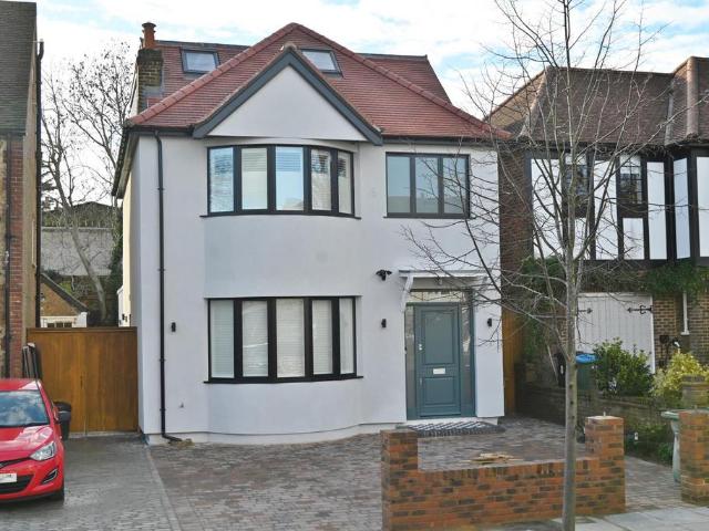 5 bedroom detached house for sale