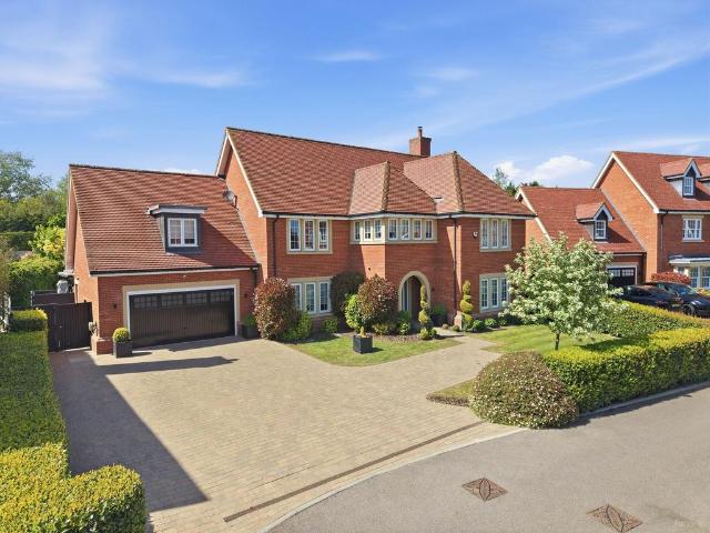 5 bedroom detached house for sale