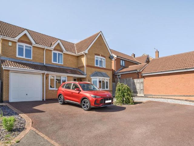 5 bedroom detached house for sale