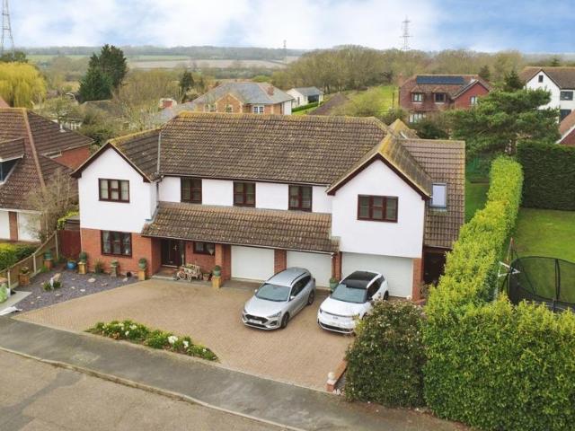 5 bedroom detached house for sale