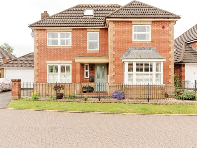 5 bedroom detached house for sale