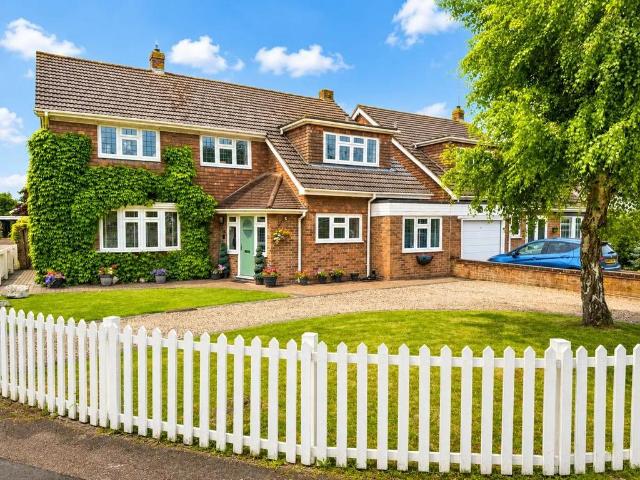 5 bedroom detached house for sale