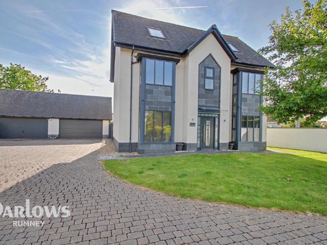 5 bedroom detached house for sale