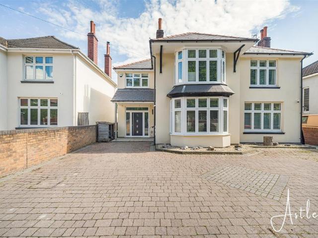 5 bedroom detached house for sale