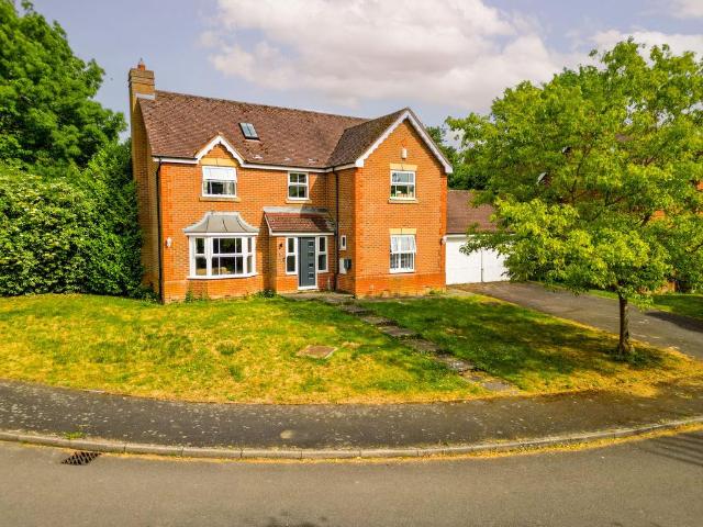 5 bedroom detached house for sale
