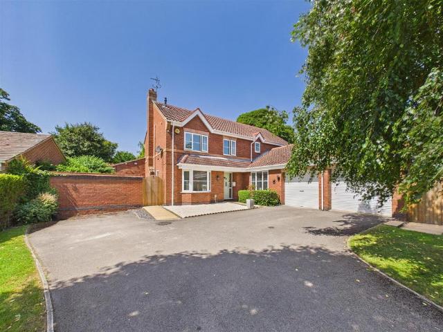 5 bedroom detached house for sale