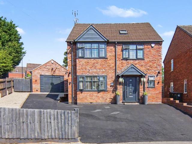 5 bedroom detached house for sale