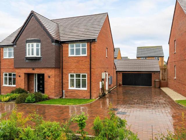 5 bedroom detached house for sale