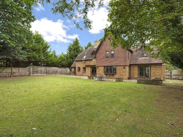 5 bedroom detached house for sale