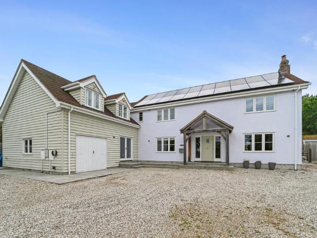 5 bedroom detached house for sale