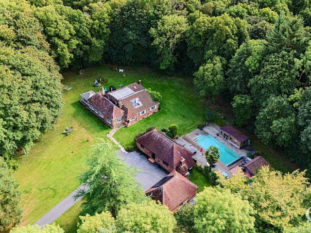 5 bedroom detached house for sale