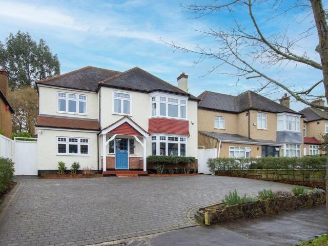 5 bedroom detached house for sale