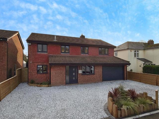 5 bedroom detached house for sale
