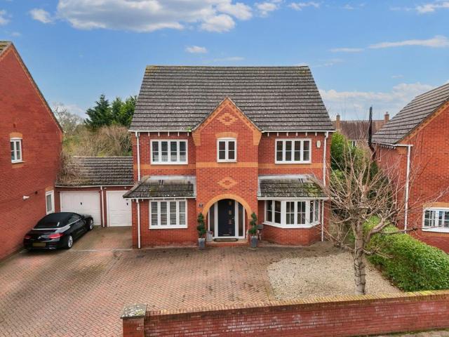 5 bedroom detached house for sale