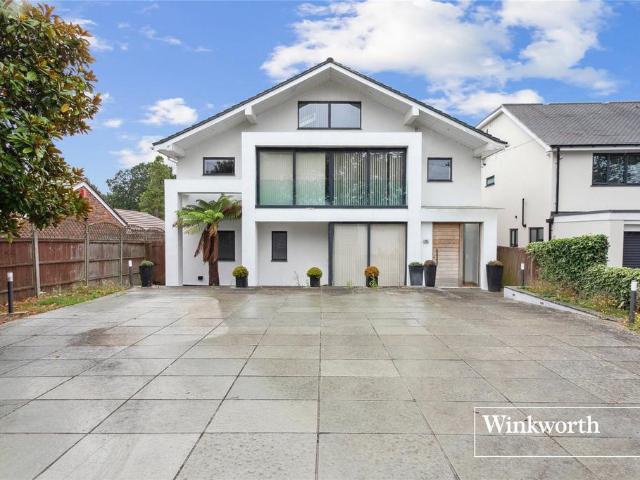 5 bedroom detached house for sale