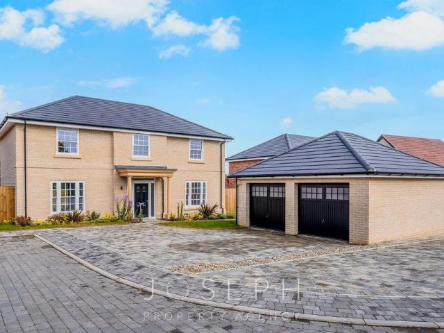 5 bedroom detached house for sale