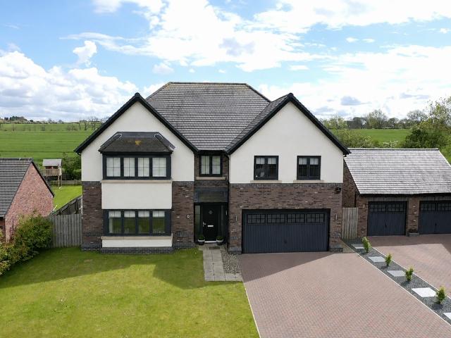 5 bedroom detached house for sale