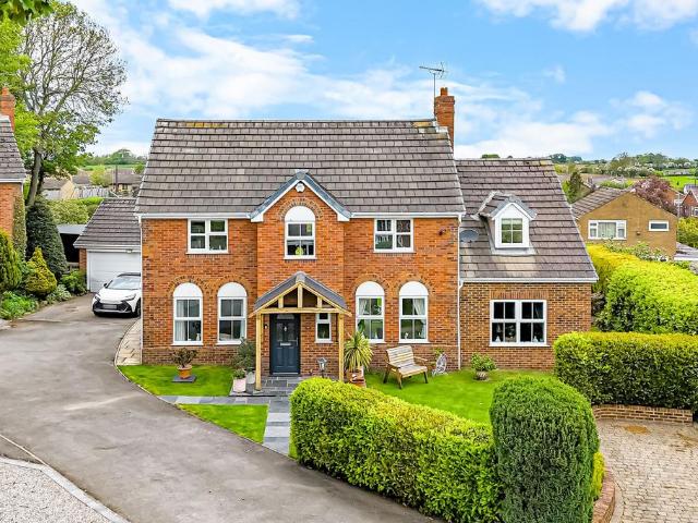5 bedroom detached house for sale