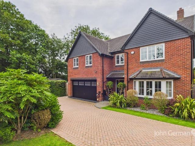 5 bedroom detached house for sale