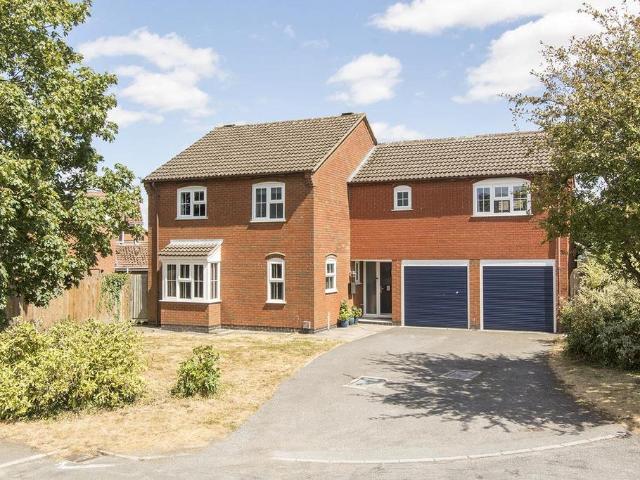 5 bedroom detached house for sale