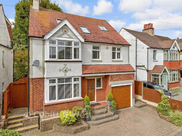 5 bedroom detached house for sale