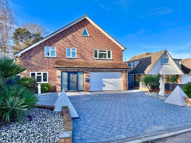 5 bedroom detached house for sale