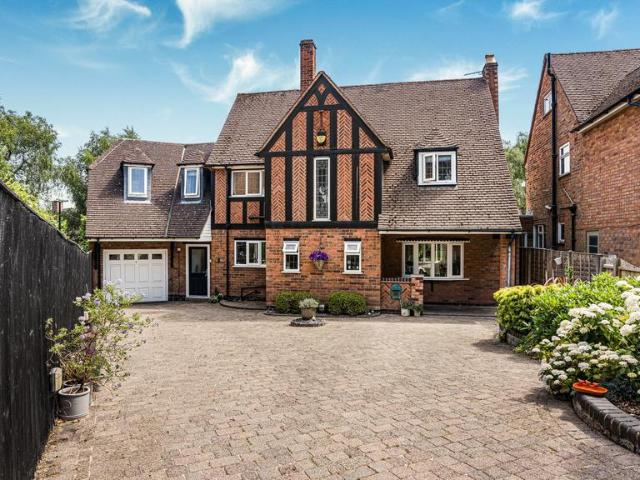 5 bedroom detached house for sale