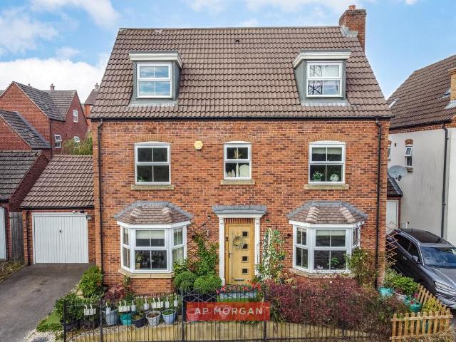 5 bedroom detached house for sale