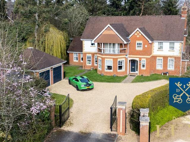 5 bedroom detached house for sale