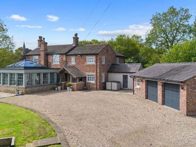 5 bedroom detached house for sale